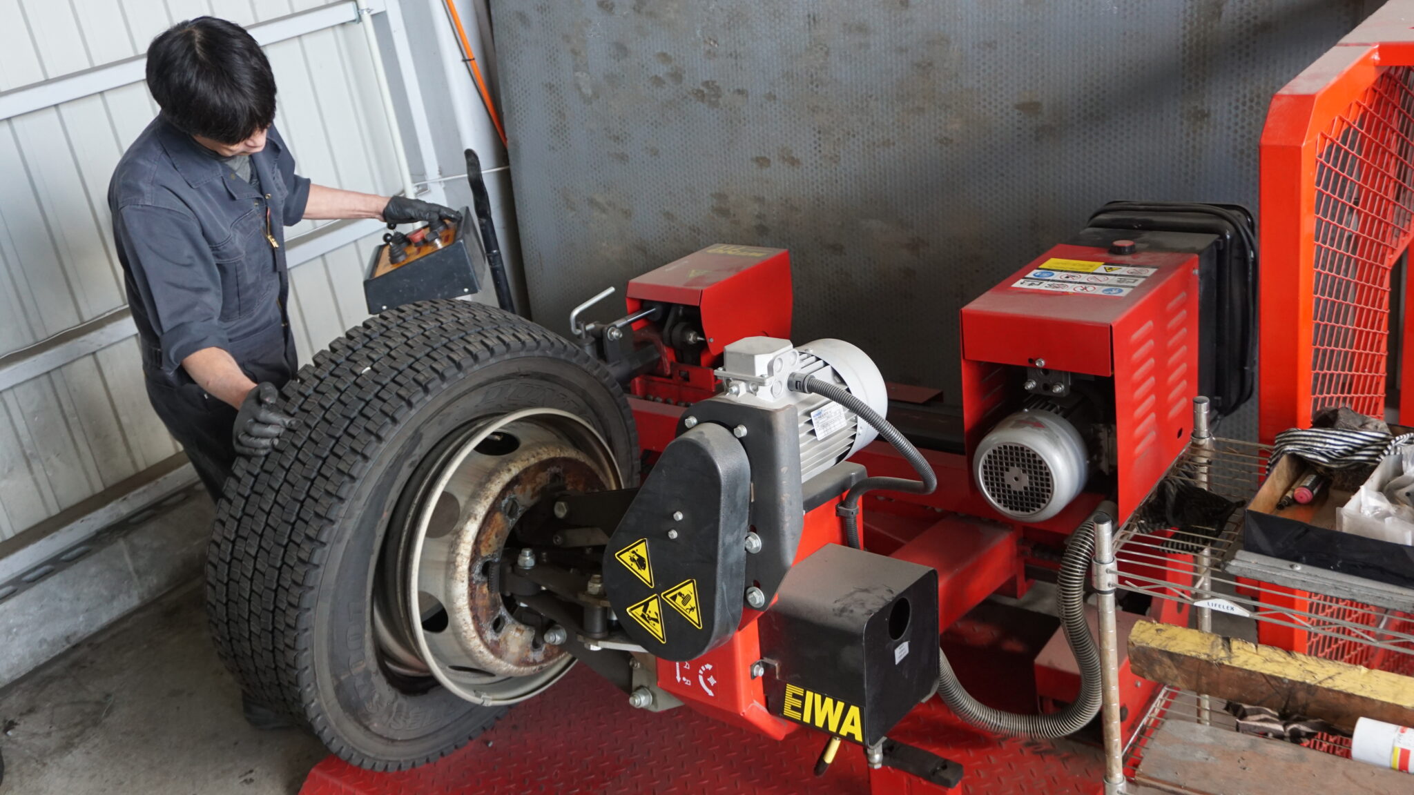 整備工場 | SHINKO LOGI株式会社